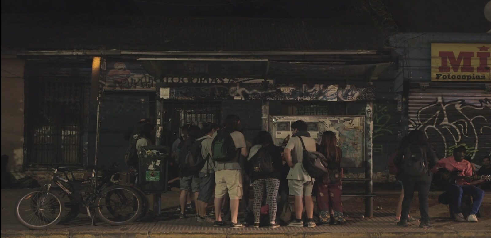 Travesías en las paradas de buses en Chile: Migración, luchas y ...