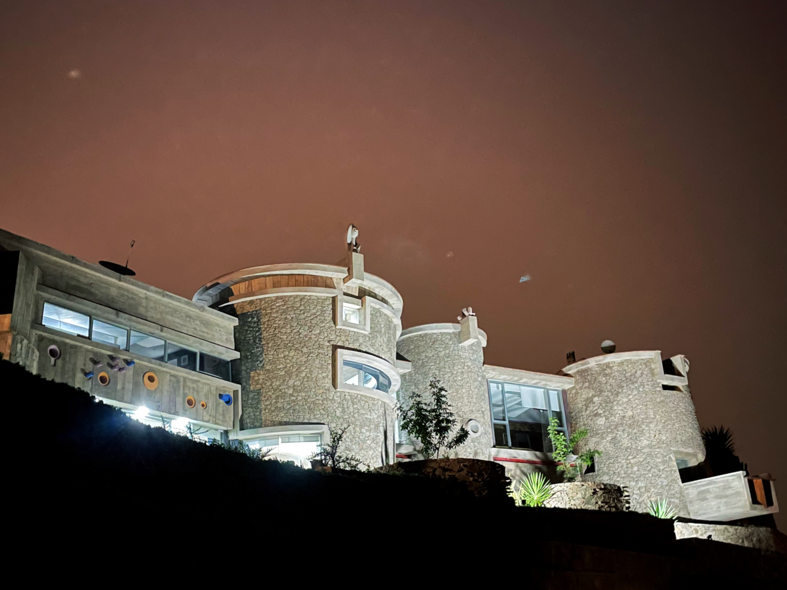 Entrevista a Luis Enrique Longhi Traverso, Arquitecto, Escenógrafo y ...